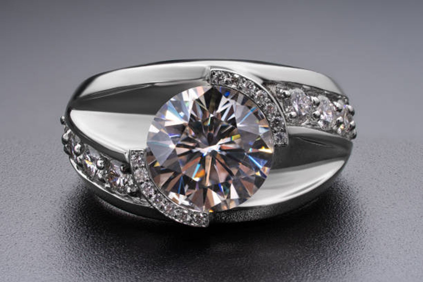 What Does CTW Mean in Diamond Jewelry | Bitton Diamonds